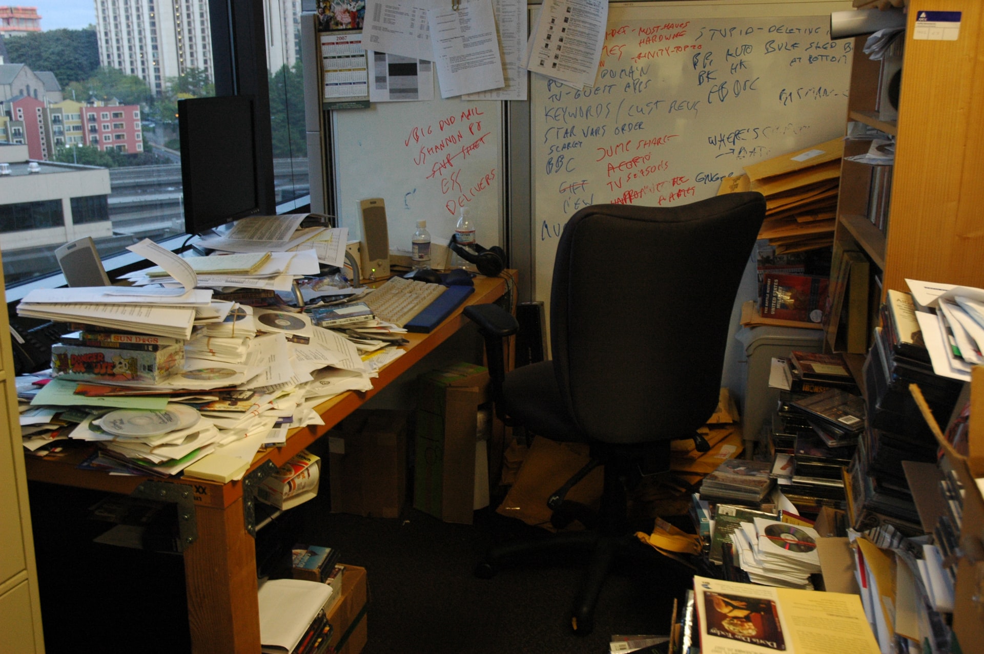 3 Important Ways Clutter Affects Your Productivity - Thrive Global