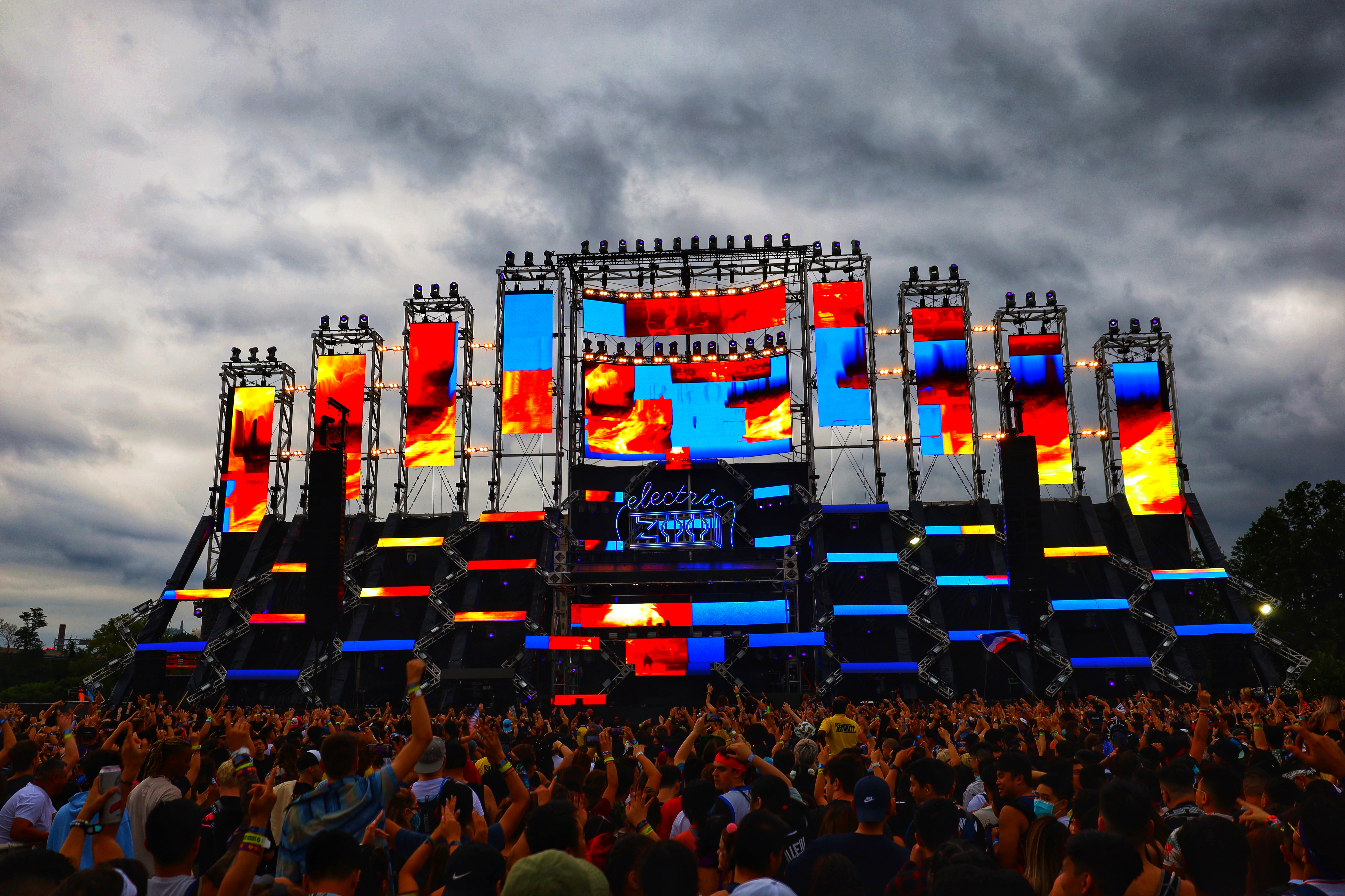 Can an Electronic Music Festival Create a Calm Feeling? The Answer ...