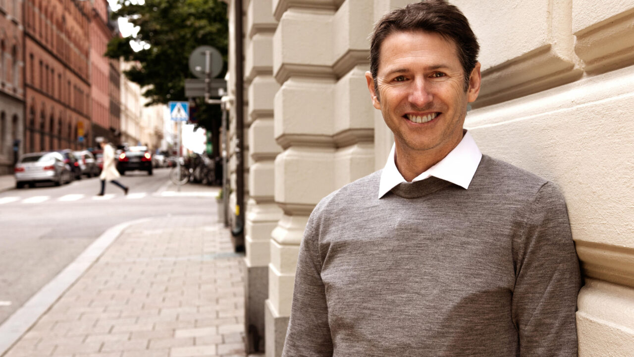 Dr Mike Gradisar on Sleep Mythbusting - It's OK to Watch TV in Bed ...